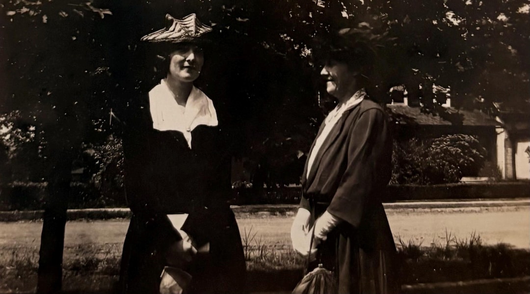 Original Antique Photograph | Pleasant Greeting - Etsy