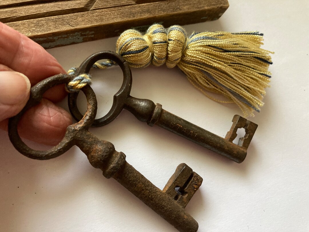 2 Antique Skeleton Keys, Large Skeleton Keys With Key Tassel - Etsy