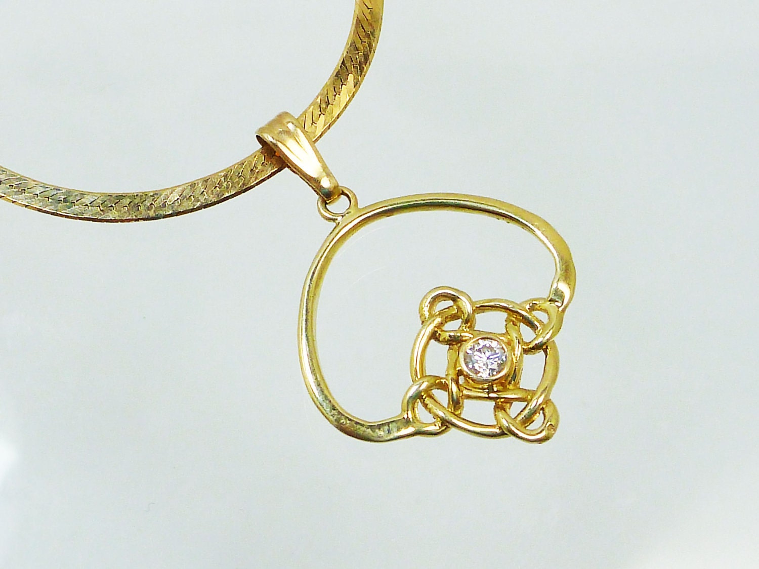 14K Gold and Diamond Celtic Circle Pendant - Etsy