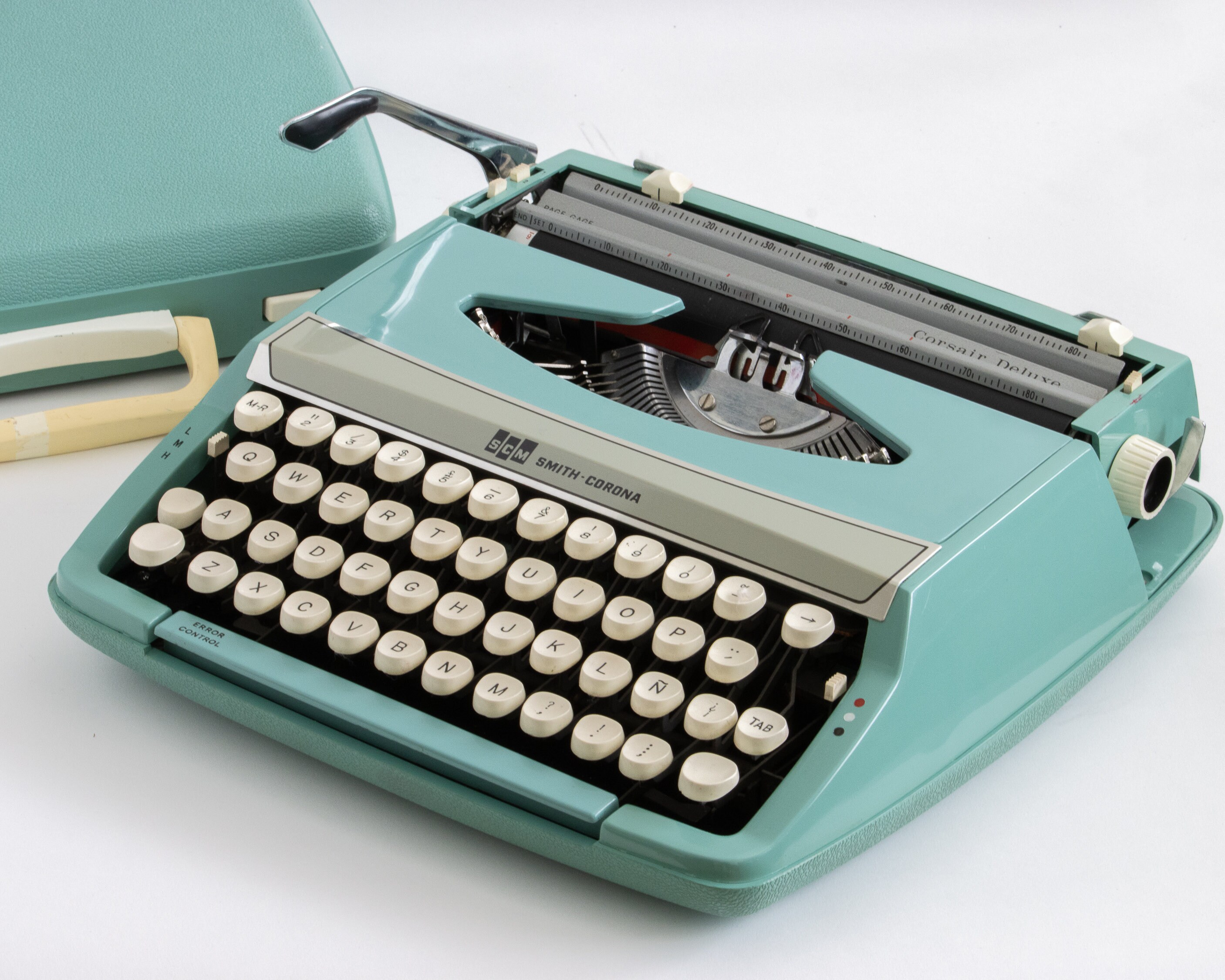 Vintage Typewriter with Spanish Keyboard | Smith-Corona SCM Corsair ...