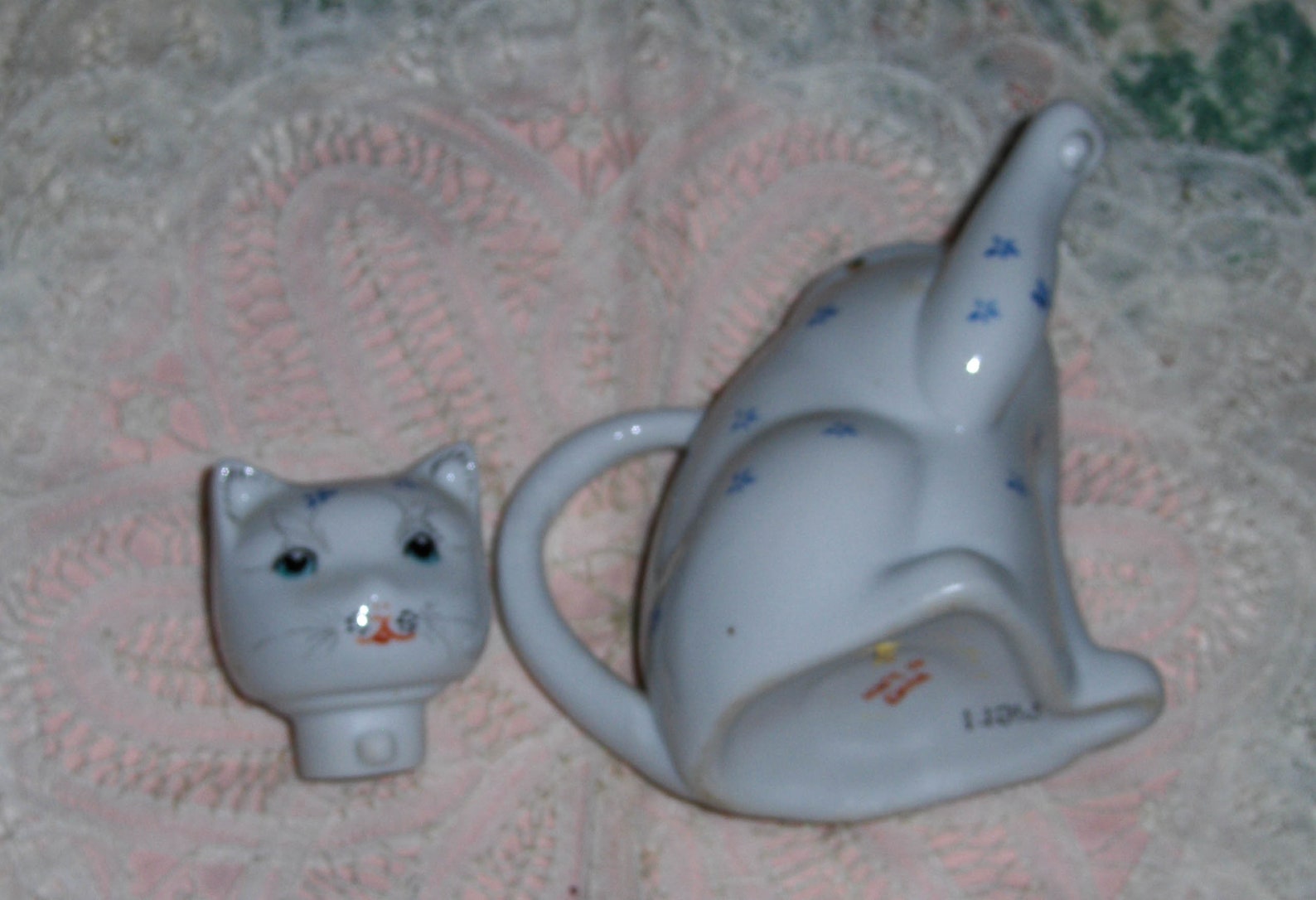 Vintage Porcelain Cat Tea Pot Blue White Kitty Figurine Liquid ...