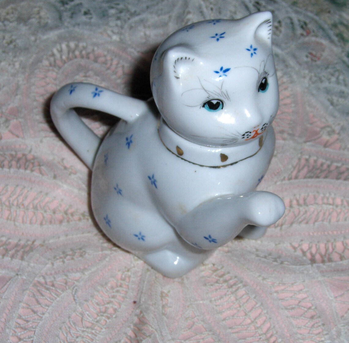 Vintage Porcelain Cat Tea Pot Blue White Kitty Figurine Liquid ...