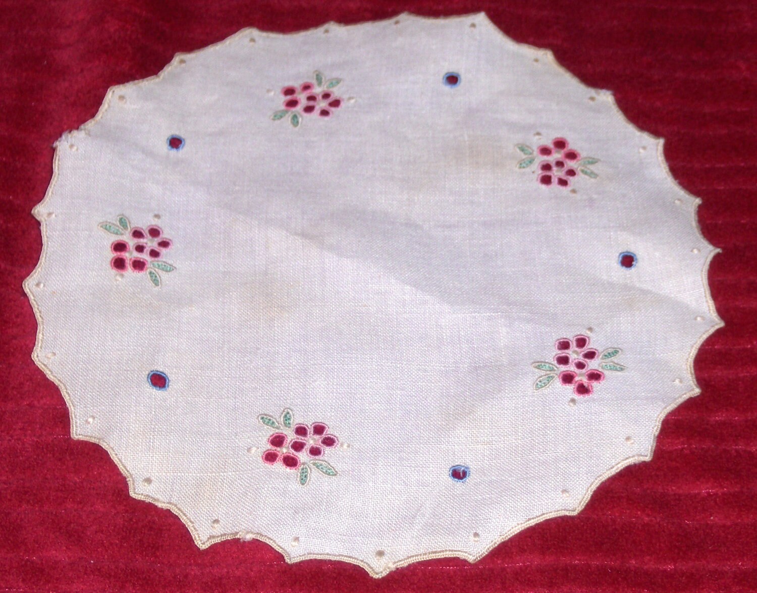 Vintage 2-lot Doily Set Linen Doilies Pink Embroidered Cut-out Flowers ...