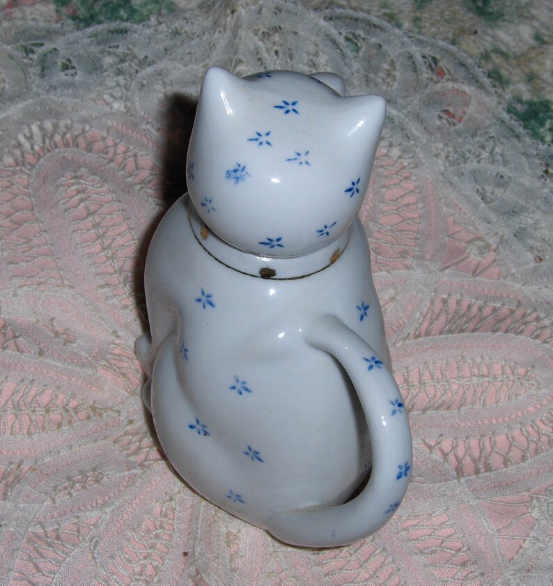 Vintage Porcelain Cat Tea Pot Blue White Kitty Figurine Liquid ...