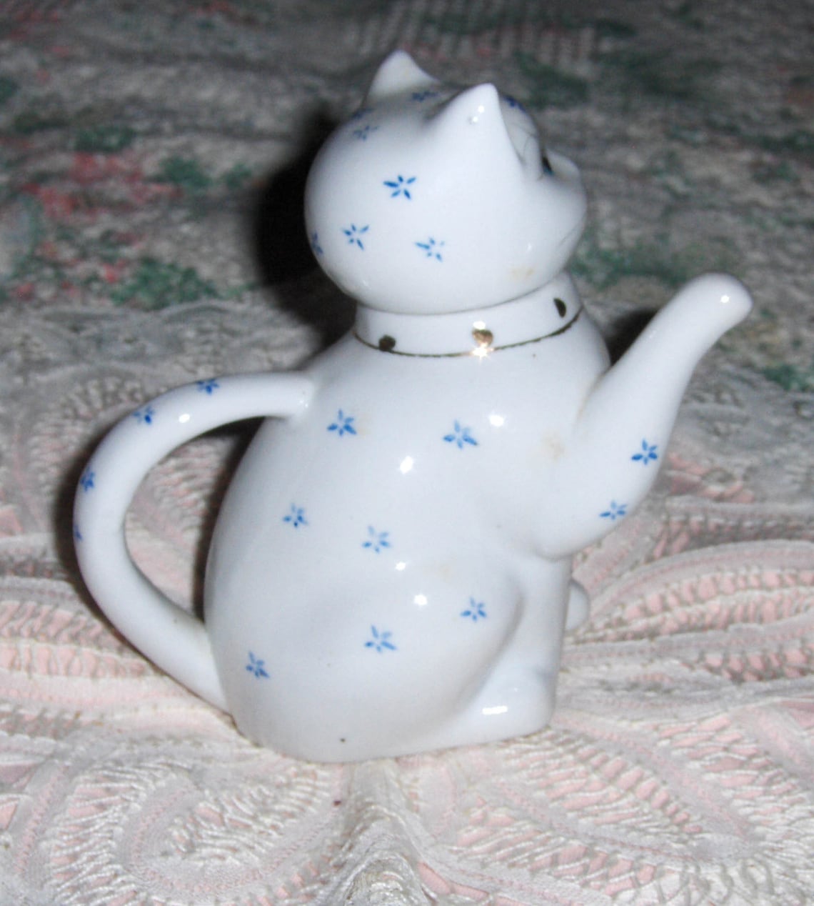 Vintage Porcelain Cat Tea Pot Blue White Kitty Figurine Liquid ...