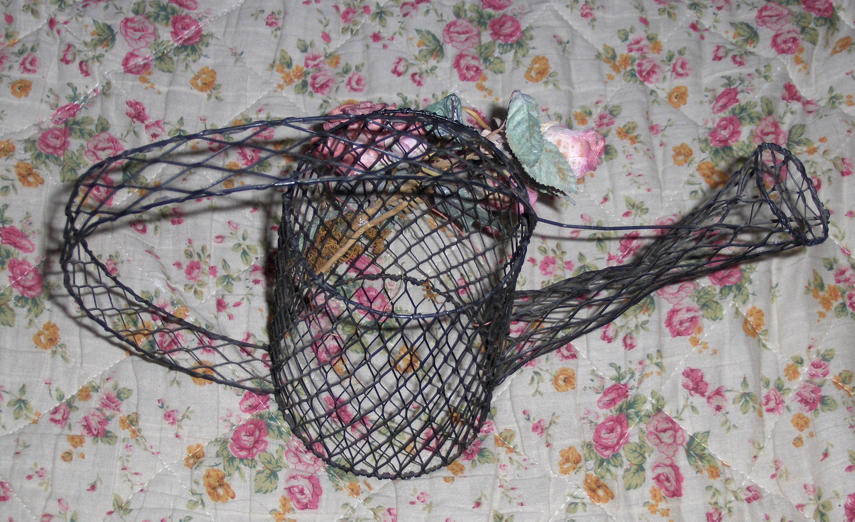 Vintage Wire Metal See Through Vase Decorative Wire Mesh Watering Can ...