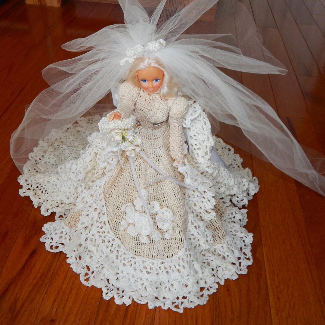 COLLECTOR Fashion BRIDE Doll Barbie-type With Crochet Dress/train ...