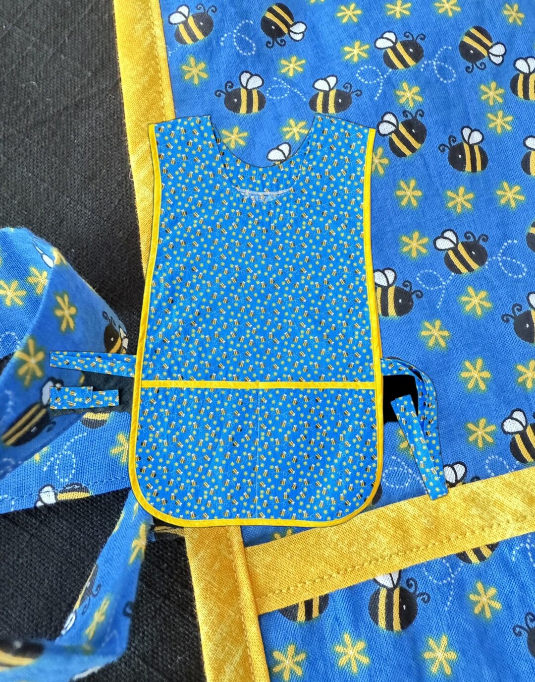 Busy Bumble Bee Theme Smock Apron With Two Lined Pockets /novelty Bee ...