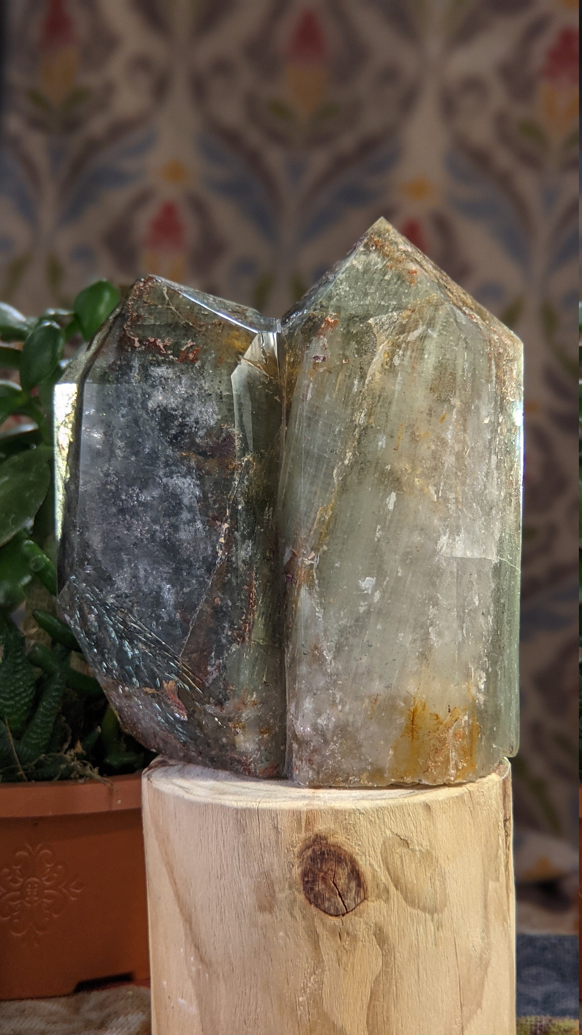 Natural Large Inclusion Garden Green Phantom Quartz Tower Scenic Quartz ...
