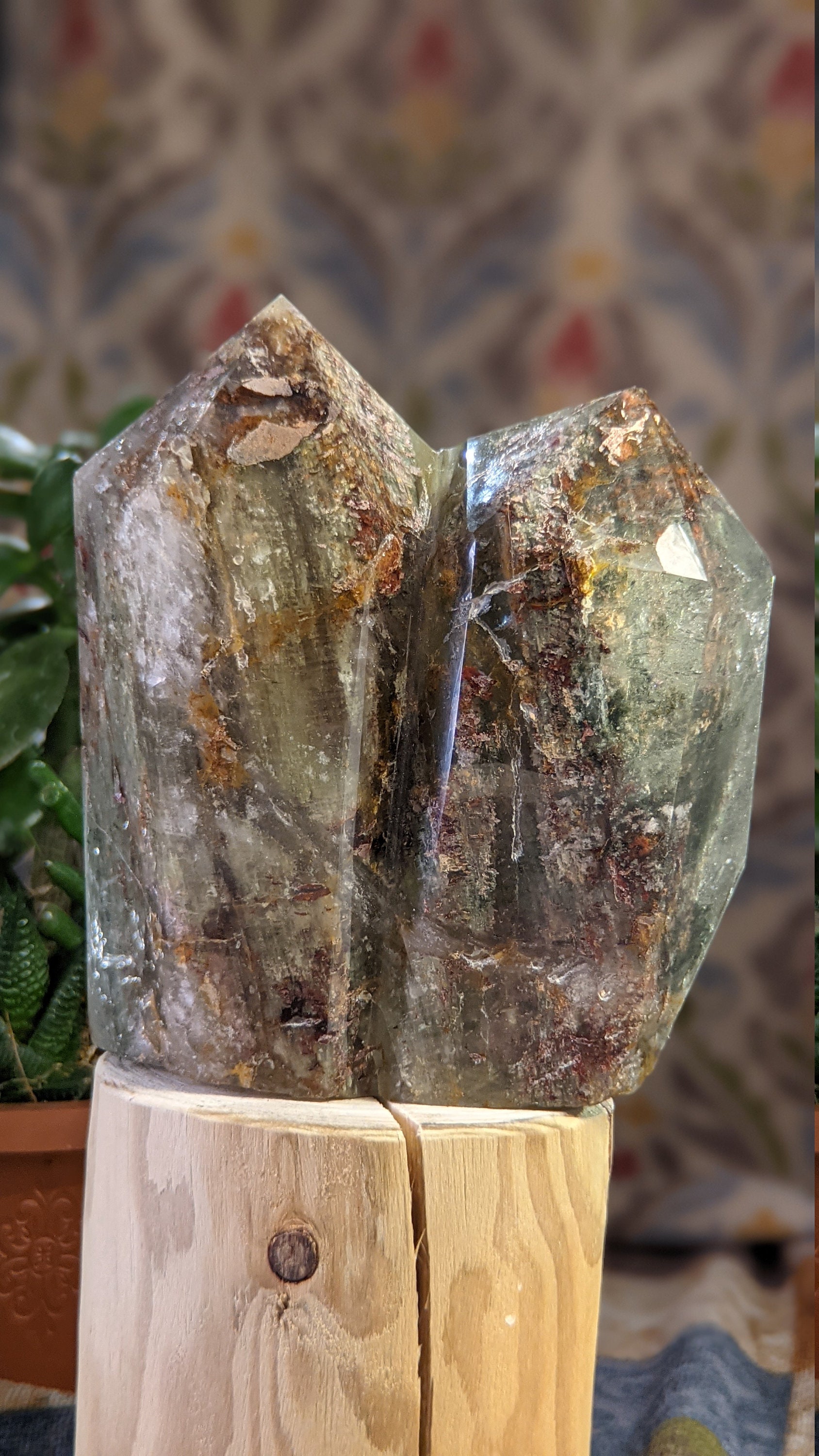 Natural Large Inclusion Garden Green Phantom Quartz Tower Scenic Quartz ...
