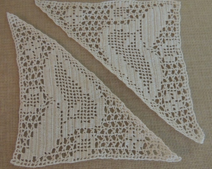 4 FILET LACE CORNERS Four Vintage Filet Lace Pieces 4