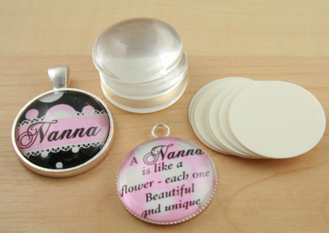 25 Kit -PENDANTS, Glass (25),SEALS (25 or 50), 25 Classic Chains. Photo ...