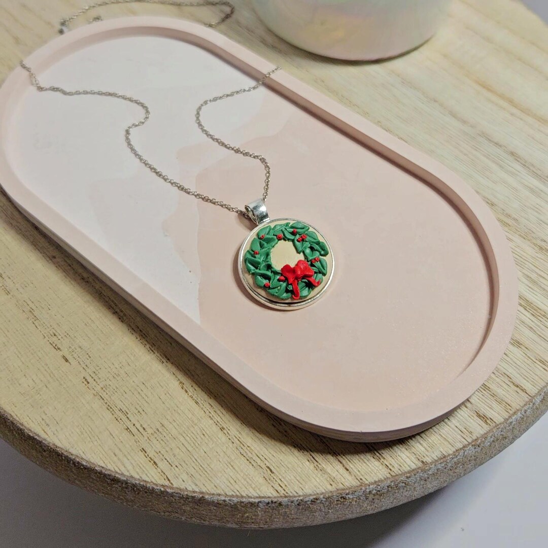 Hand Sculpted Polymer Pendant Necklace- Holiday Wreath - Etsy
