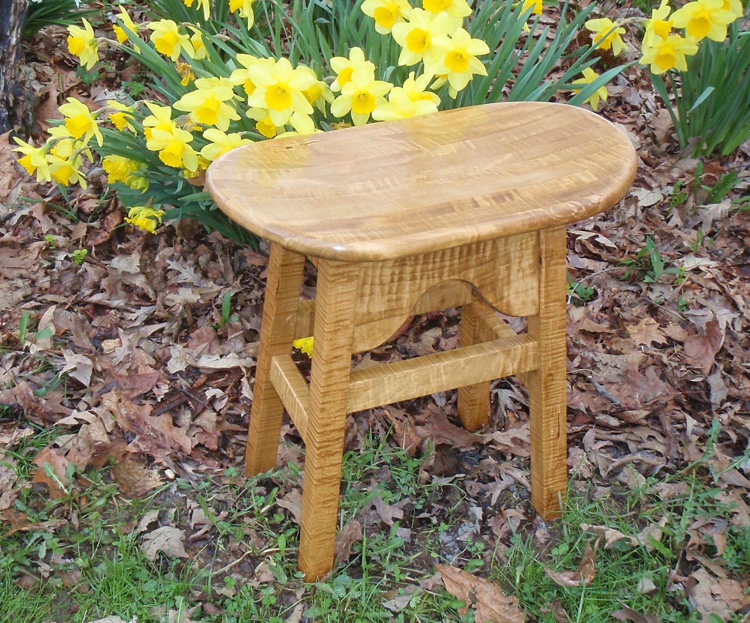 Musician's Tiger Maple Stool With Golden Stain - Etsy