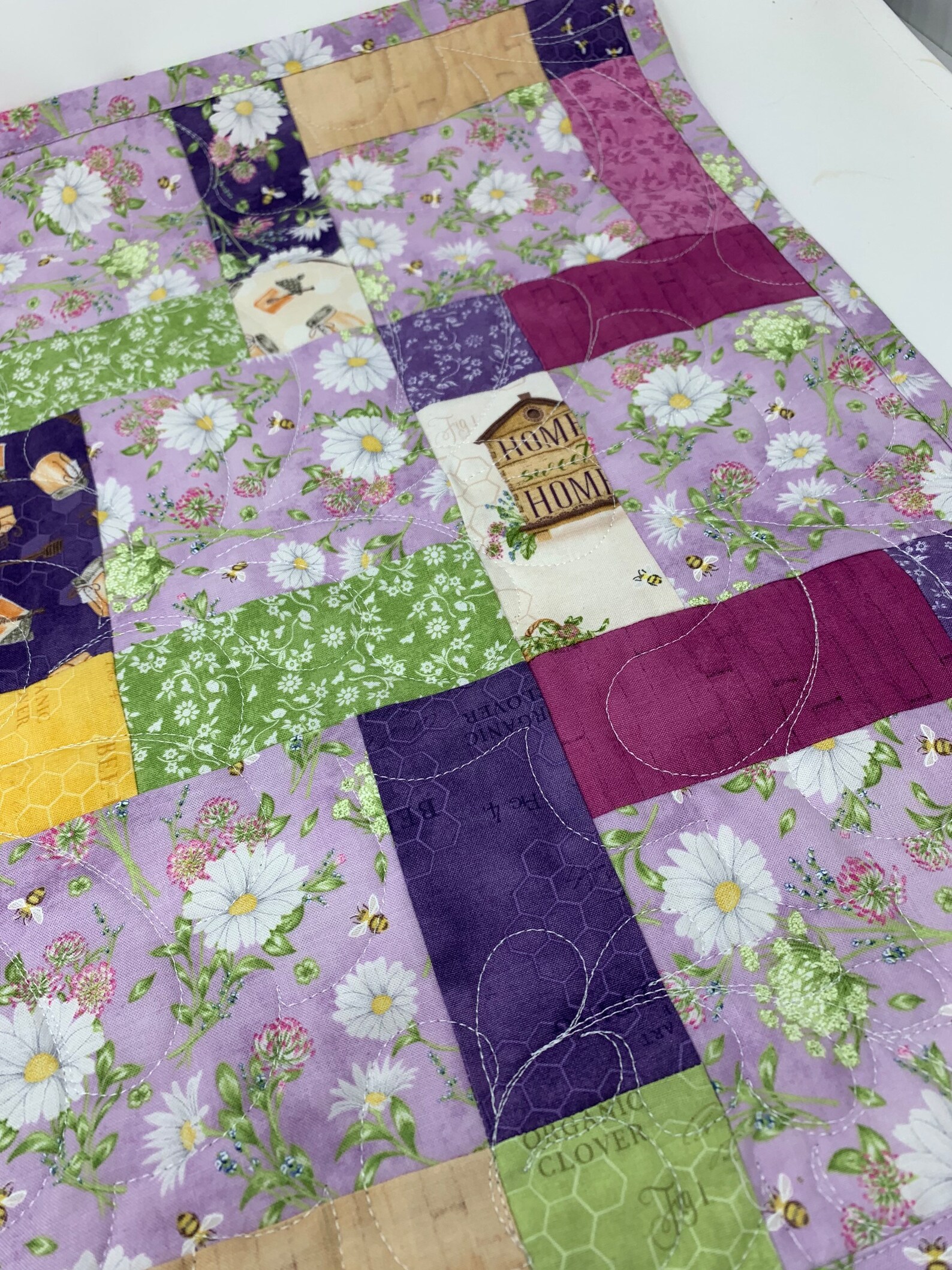 Floral Table Topper Quilt, Purple, Lavender, Green, White, Daisies ...
