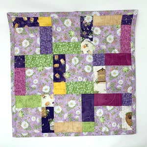 Floral Table Topper Quilt, Purple, Lavender, Green, White, Daisies, Bees, Handmade - Etsy