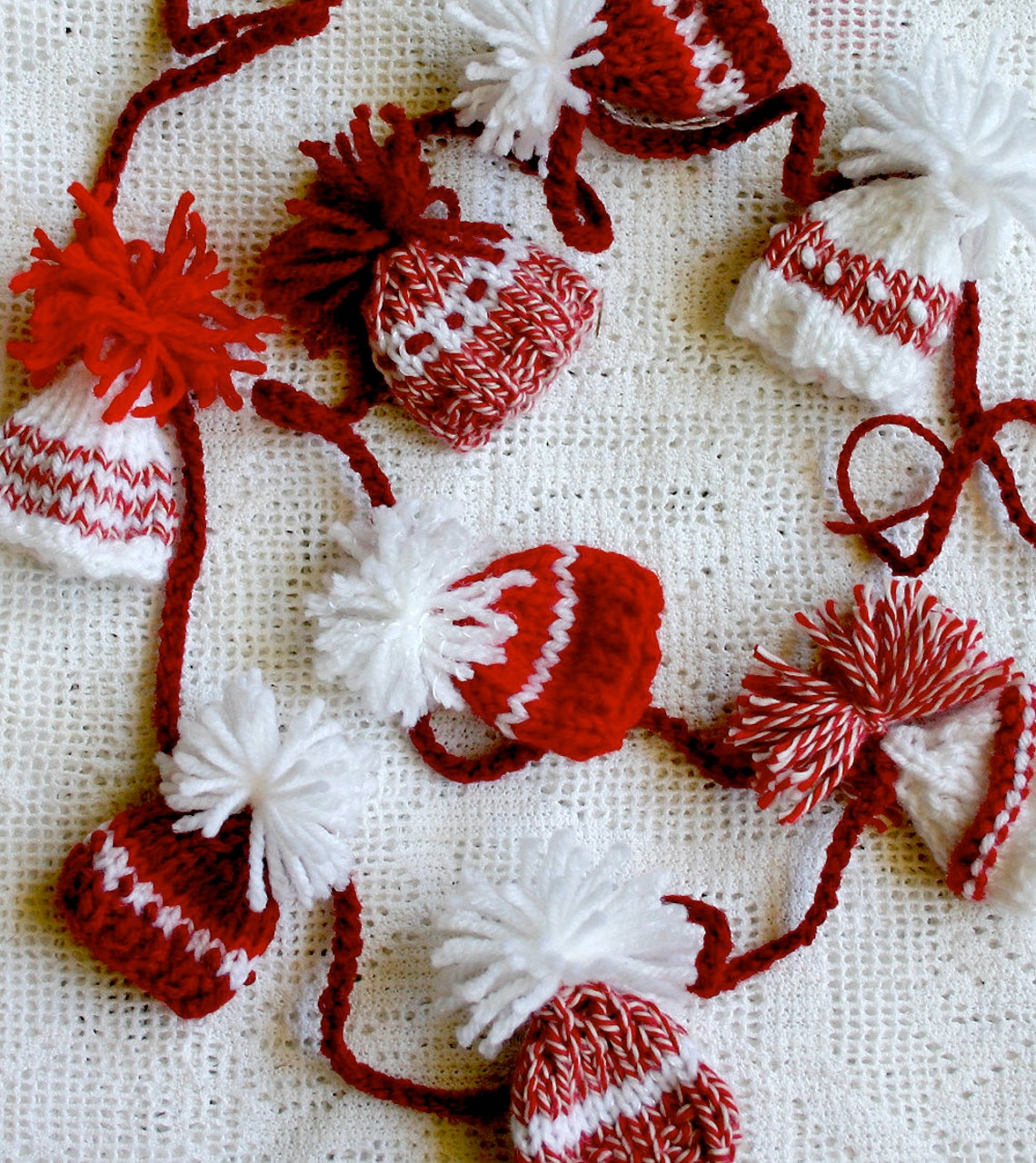 Miniature Hat Garland Red and White 8 Hats Holiday - Etsy