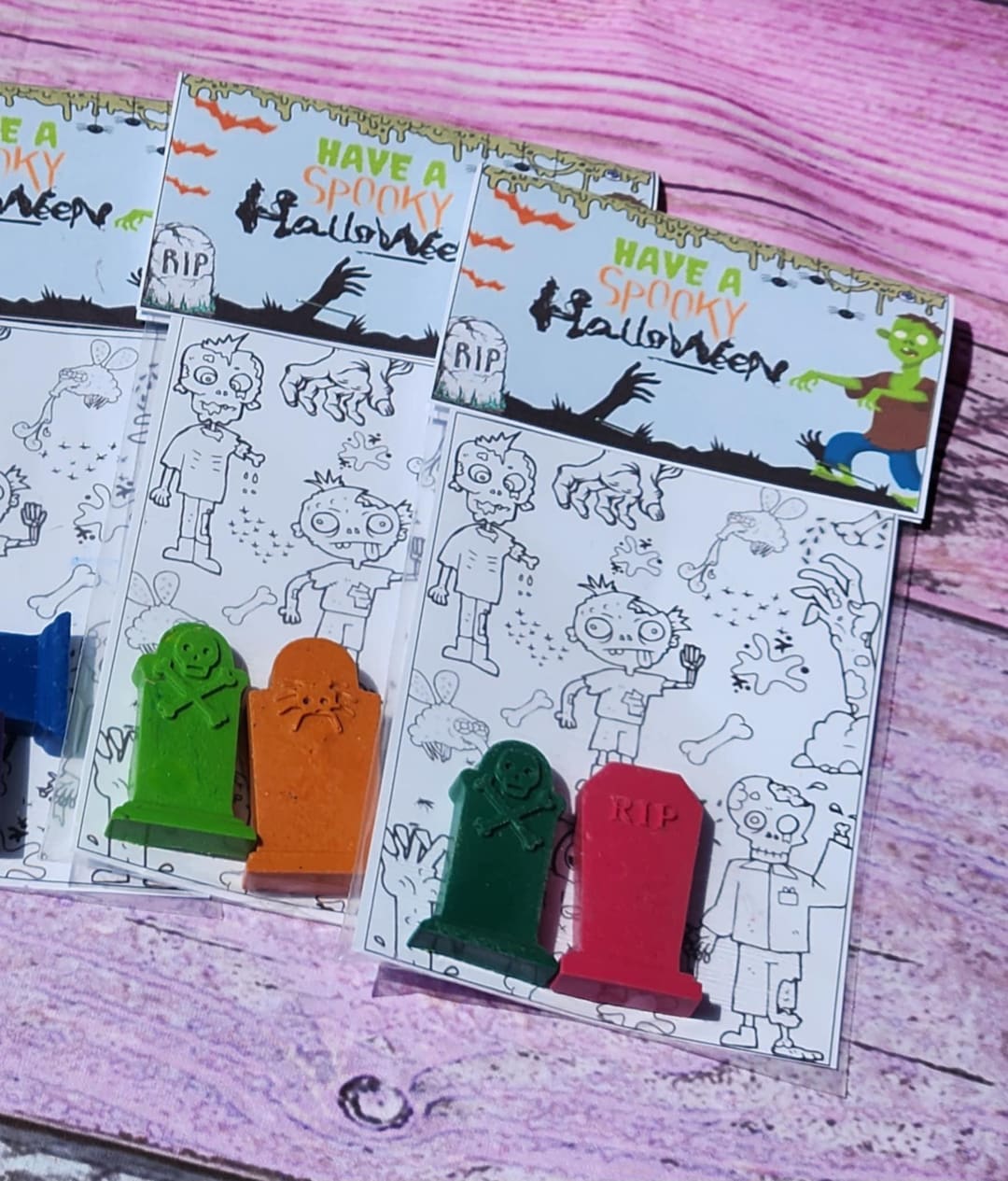 Zombie Crayon Coloring Kits – Halloween Party Favors, Trick-or-treat ...