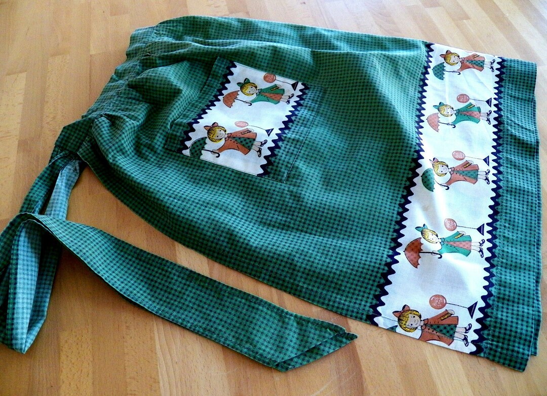Vintage Apron With School Children Waiting for the Bus in Great ...
