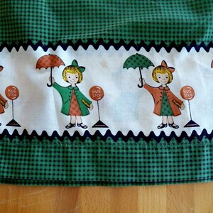 Vintage Apron With School Children Waiting for the Bus in Great ...