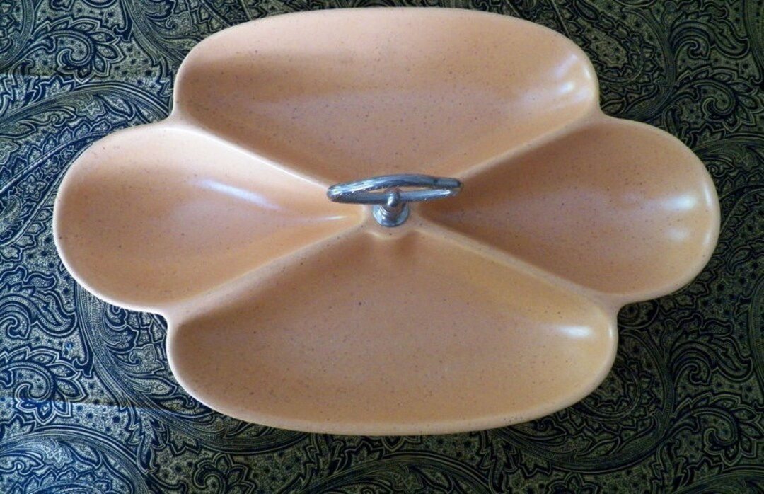 MCM CALIFORNIA POTTERY 559 Matte Coral Divided Serving Dish U. S. A. 4 ...