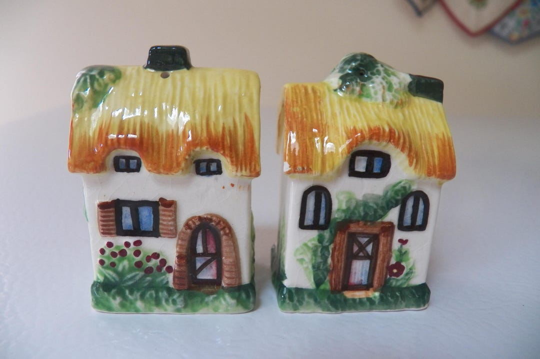 Vintage ENGLISH COTTAGE SHAKERS Salt & Pepper Set Cork Stoppers 2.75 ...