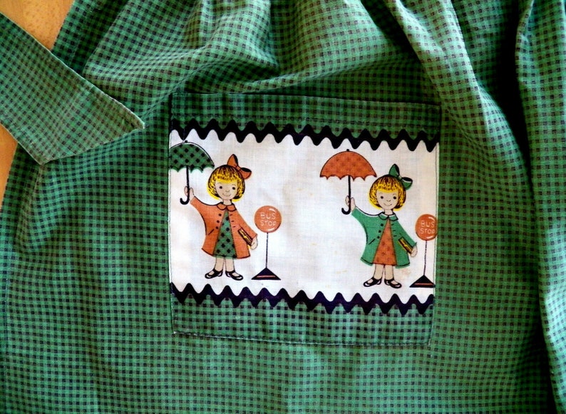 Vintage Apron With School Children Waiting for the Bus in Great ...