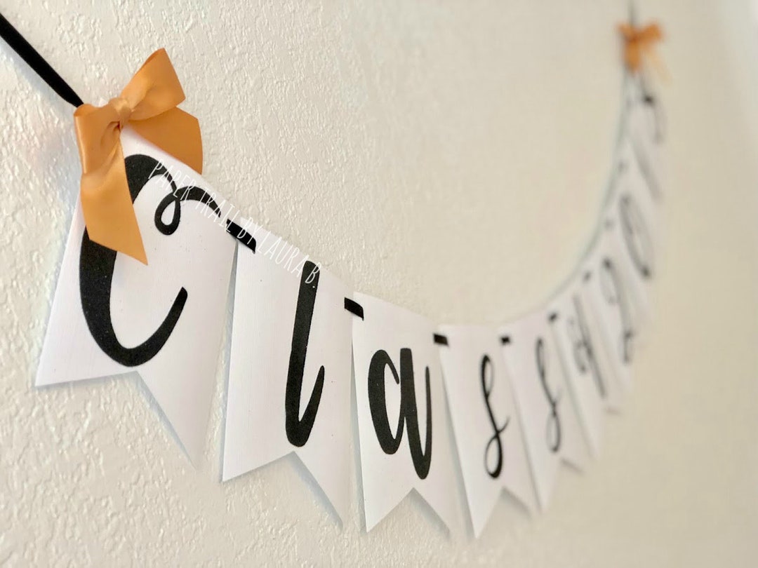 Class of 2022 Graduation Banner in White, Black Glitter Letters & Gold ...