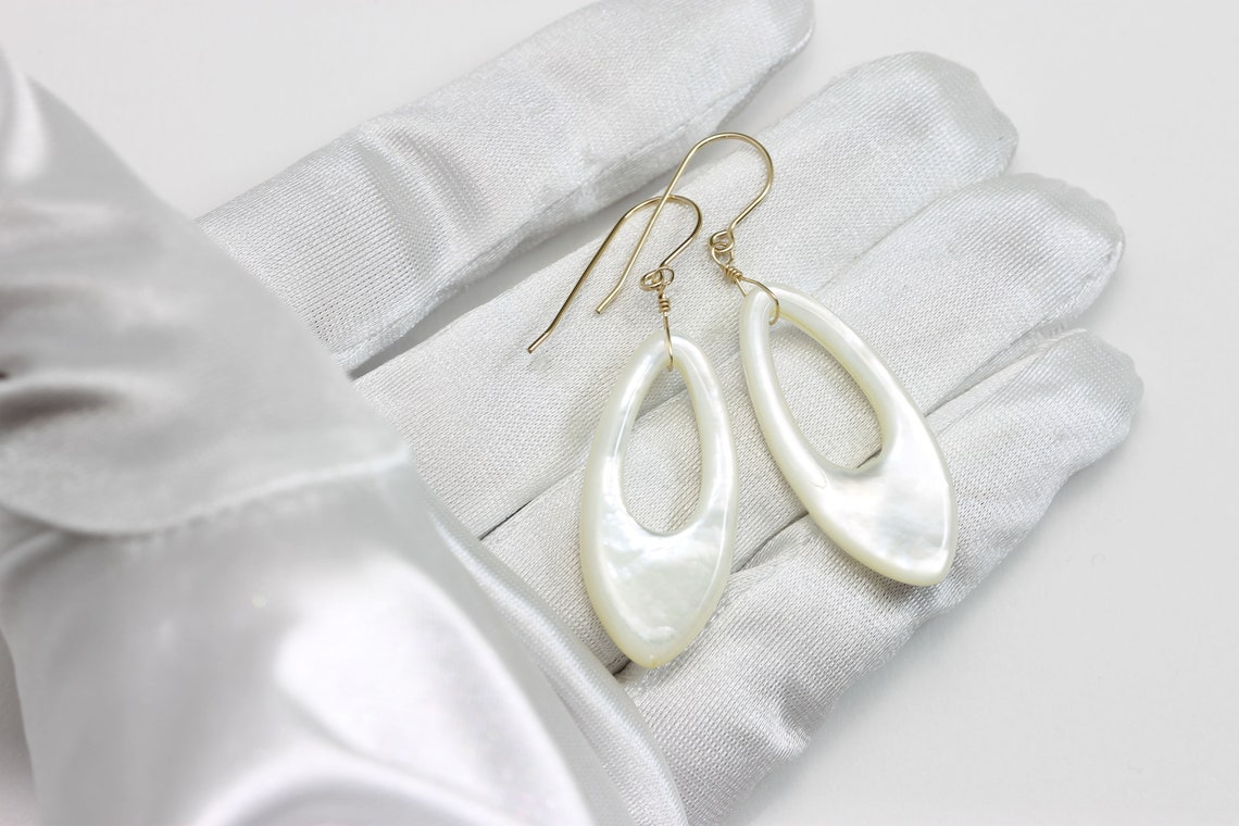 Mother of Pearl Earrings White Shell Oval Shaped Circle Teardrop ...