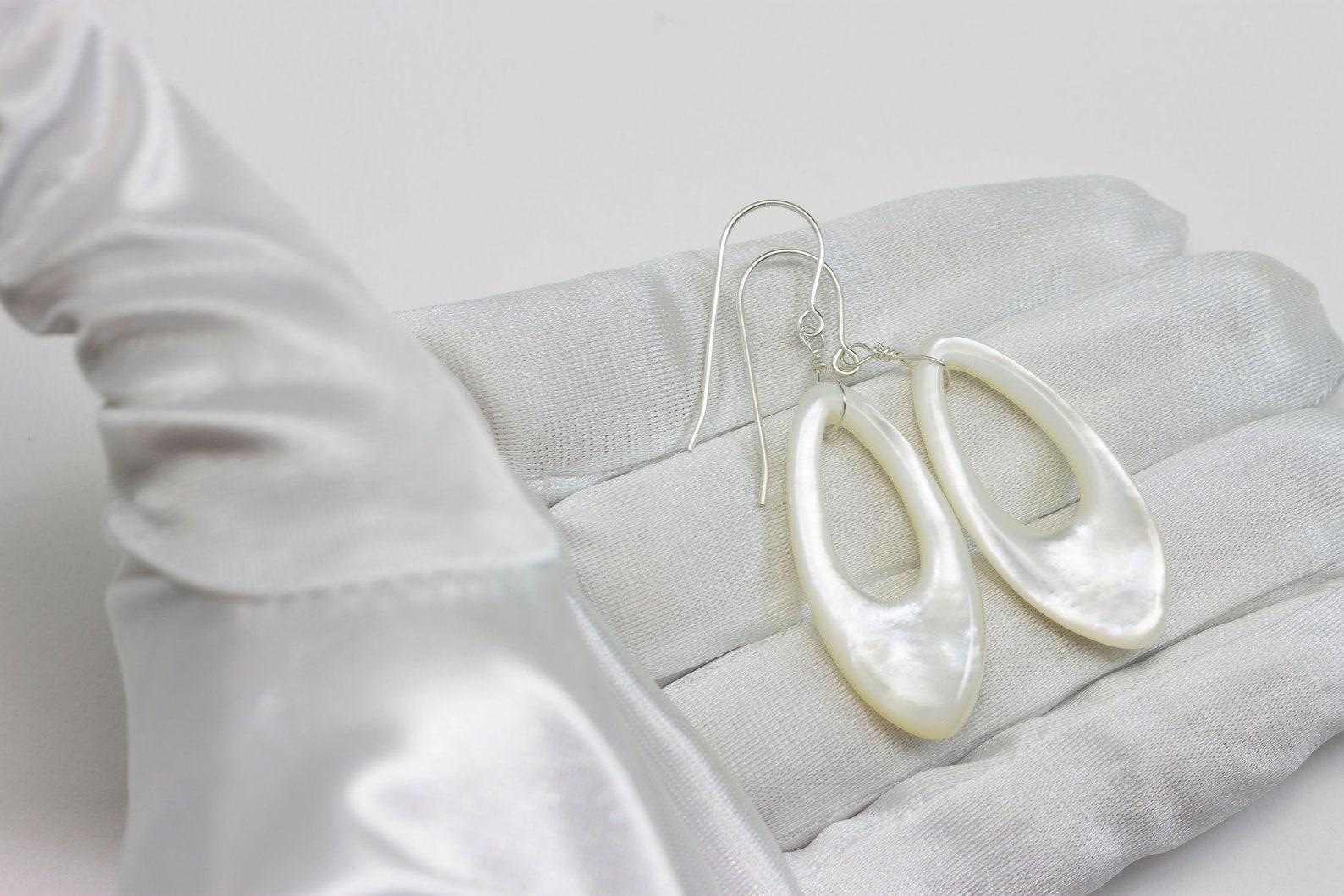 Mother of Pearl Earrings White Shell Oval Shaped Circle Teardrop ...