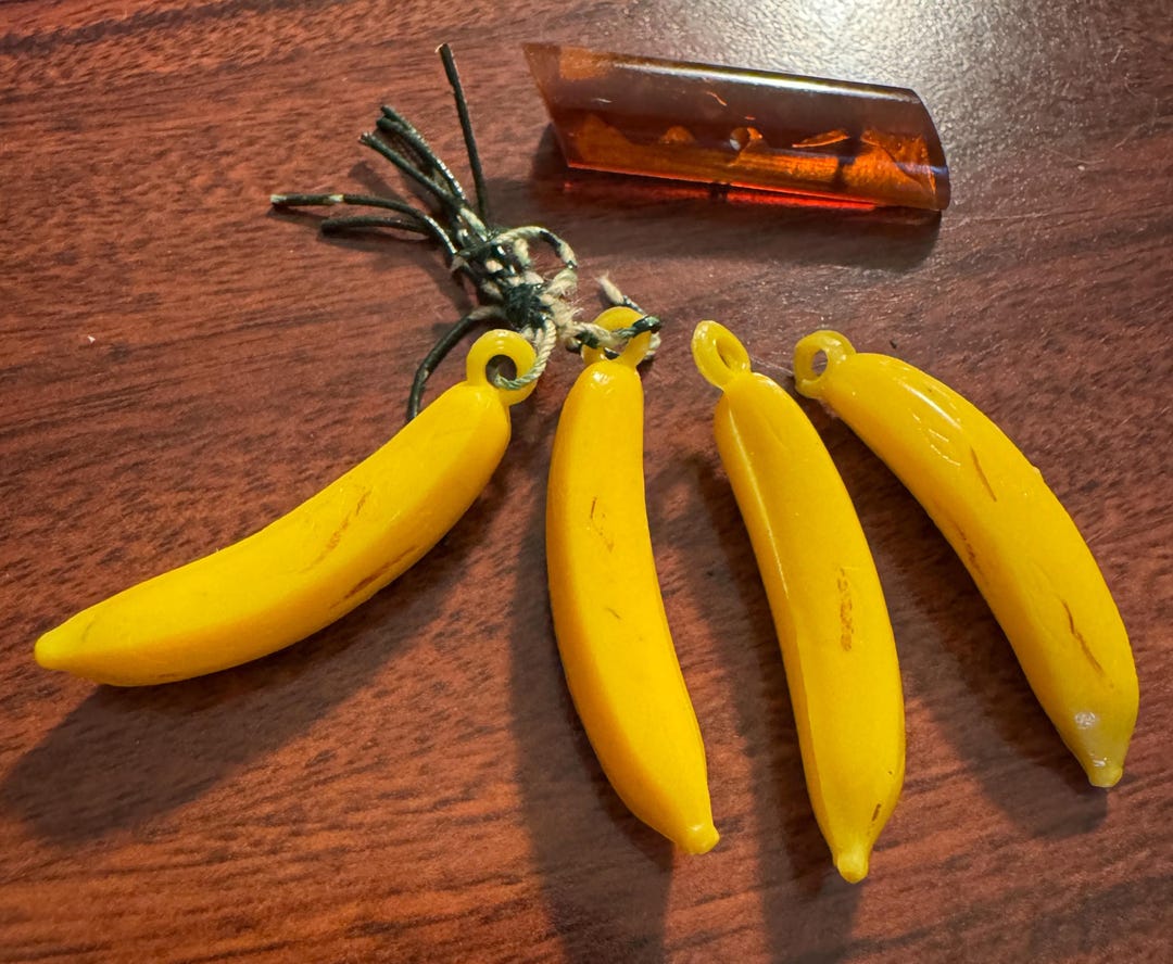 Vintage 1930's Bakelite Bunch of Bananas Pin needs Repair - Etsy
