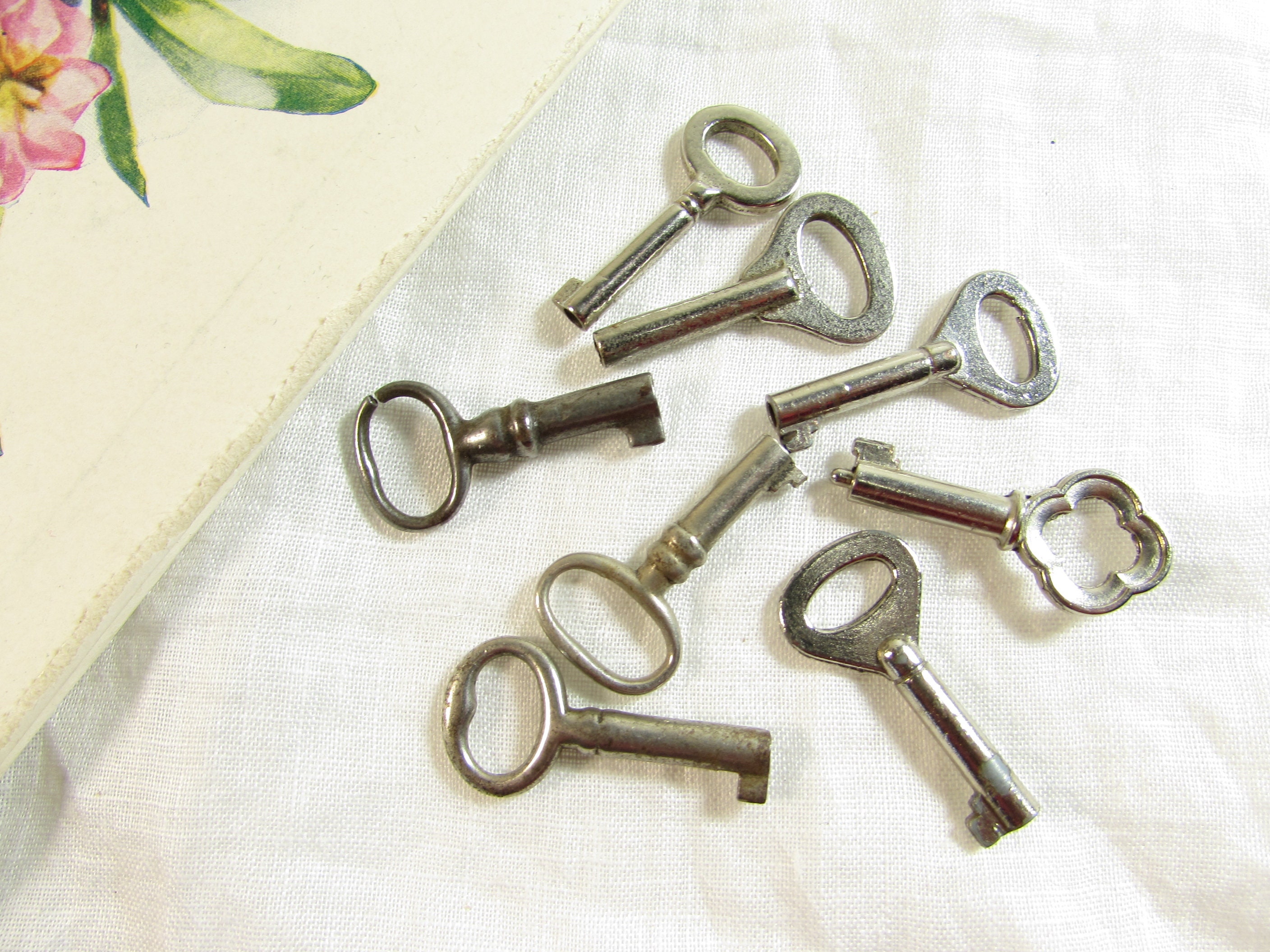 Craft Supplies & Tools Vintage Small Skeleton Key Lot Cabinet Jewelry ...
