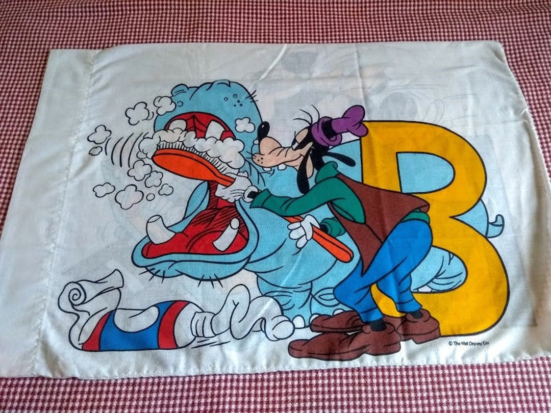 DISNEY Reversible Standard Pillowcase - 50/50 Cotton /poly - Goofey ...