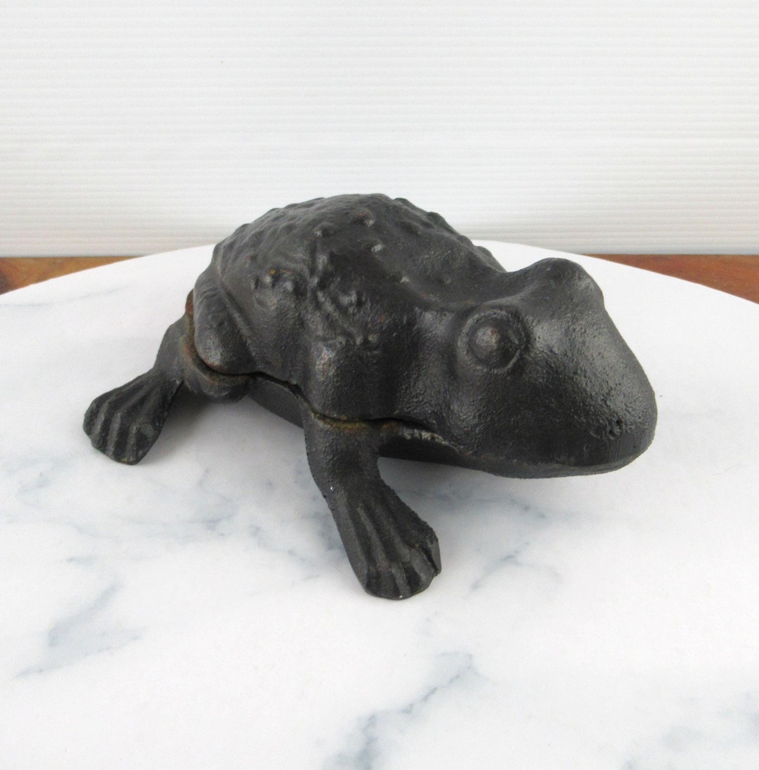 Vintage Cast Iron Toad or Frog Trinket Box, Lidded Box, Key Hider - Etsy