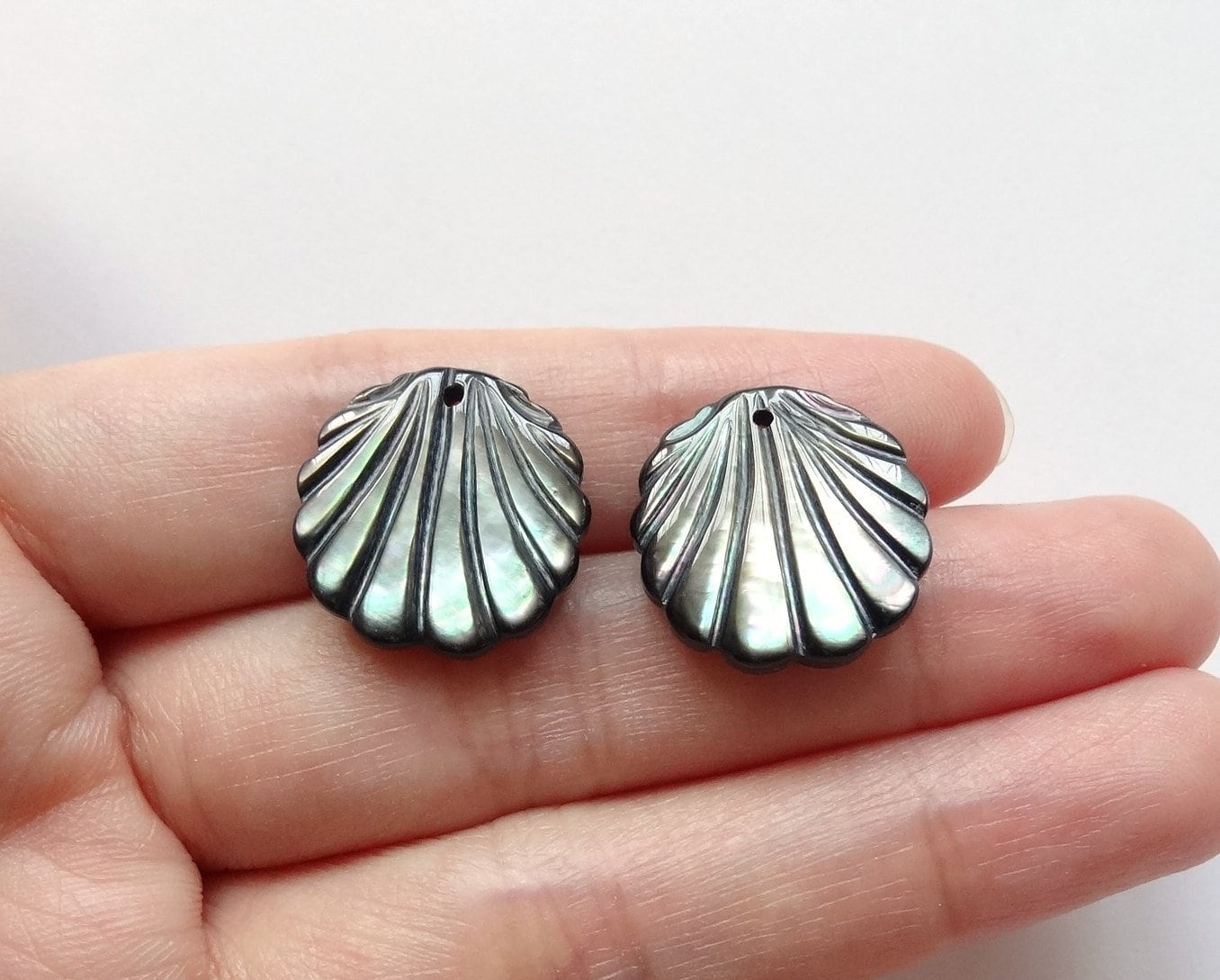 Black Lip Mother of Pearl Oyster Shell Carved Clam 16 Mm Doublet Drops ...