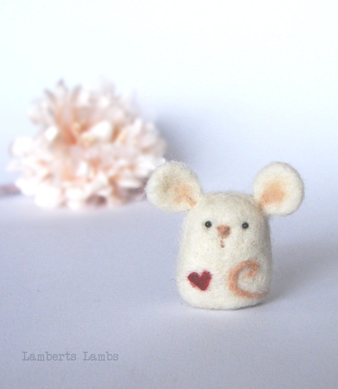 Needle Felted Mouse With a Heart - Etsy