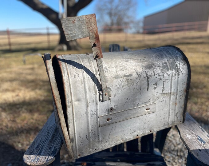 Vintage Farm House Mailbox - Etsy