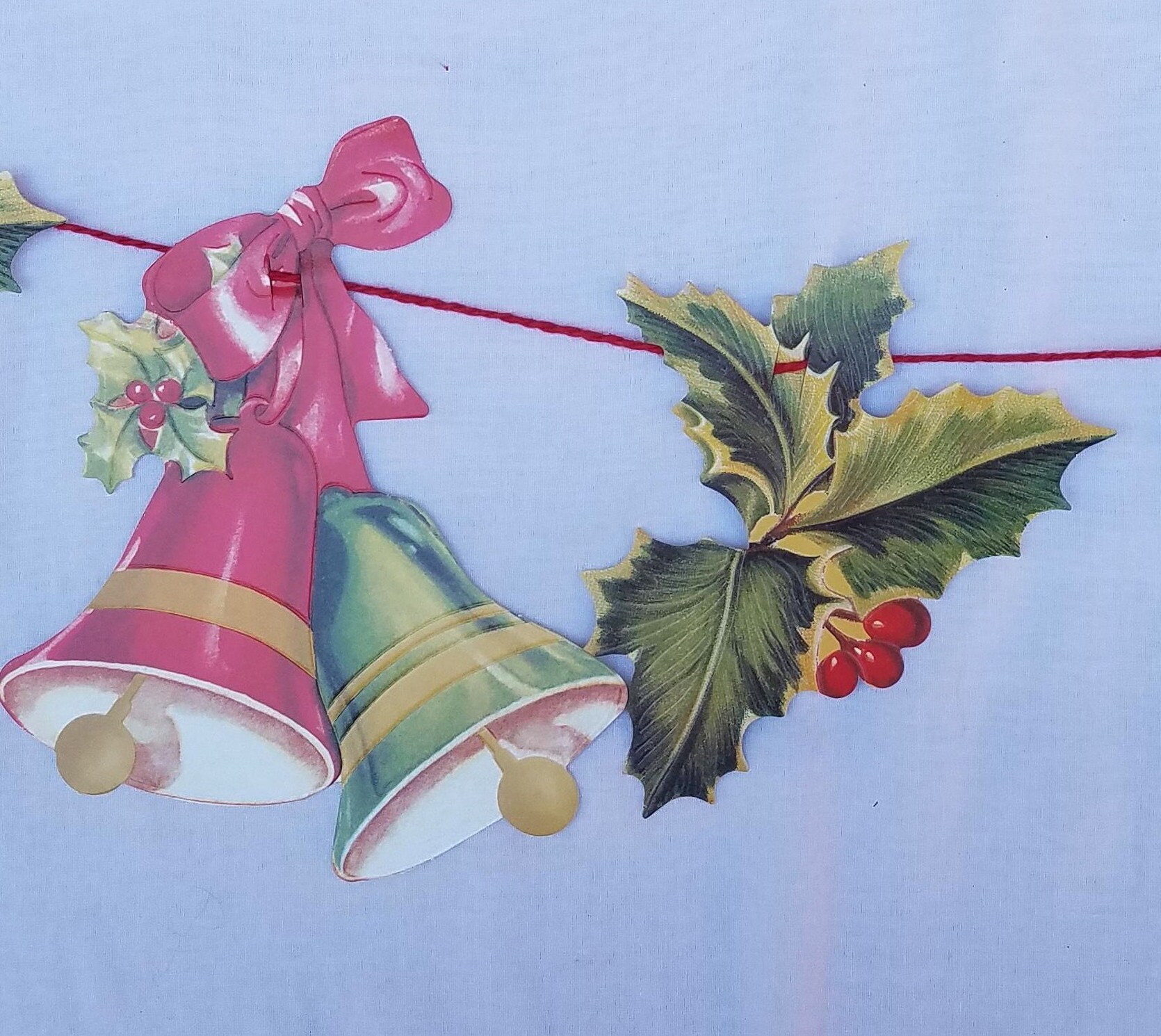 Mamelok Embossed Frieze Garland 10 Die Cut Christmas Bells & Holly 9 ...