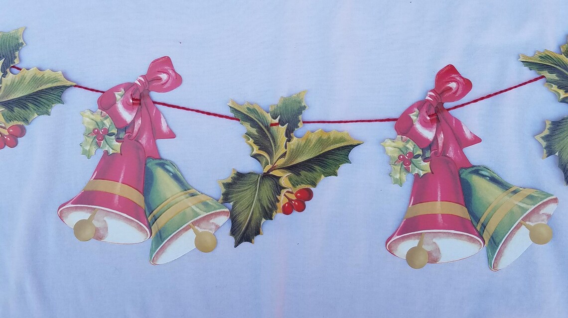 Mamelok Embossed Frieze Garland 10 Die Cut Christmas Bells & Holly 9 ...