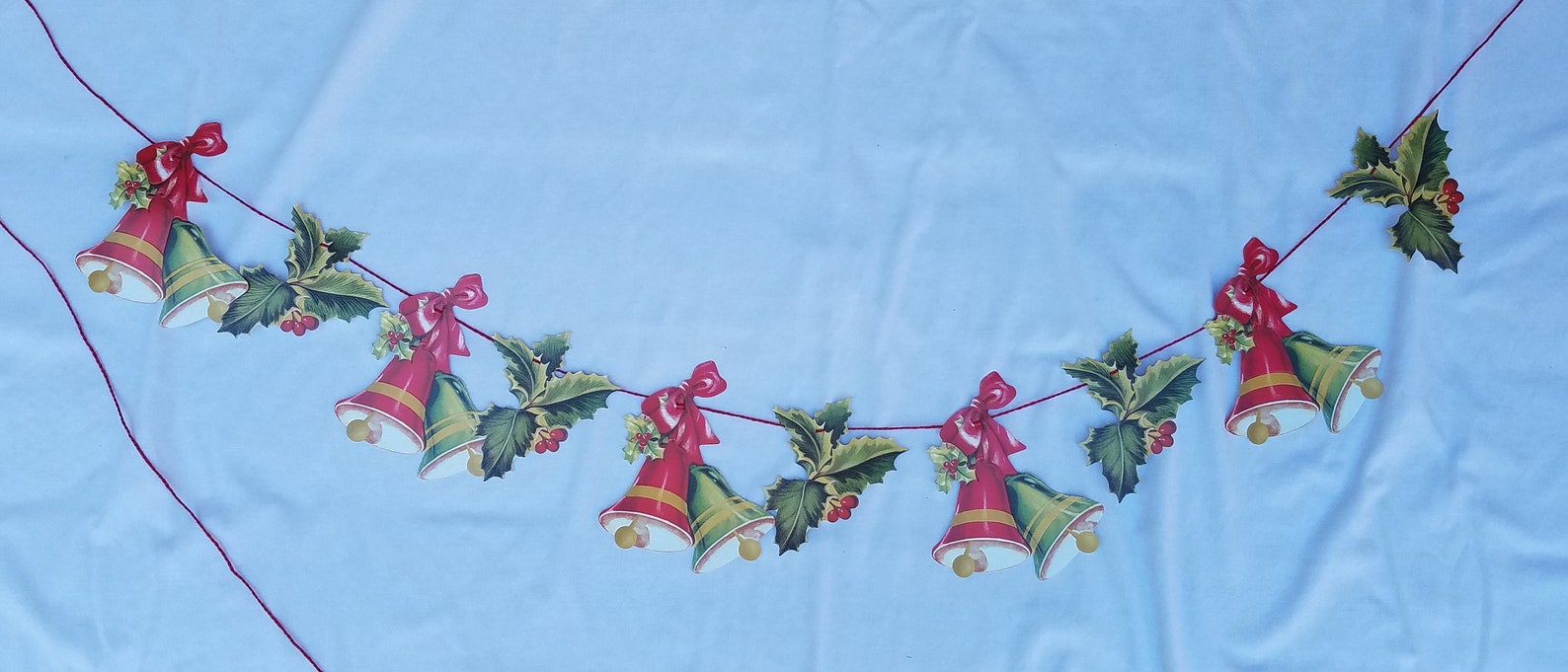 Mamelok Embossed Frieze Garland 10 Die Cut Christmas Bells & Holly 9 ...