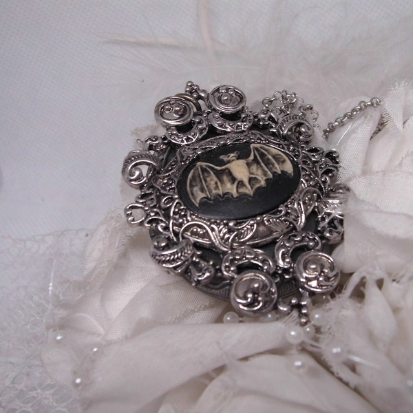 Gothic Locket - Etsy
