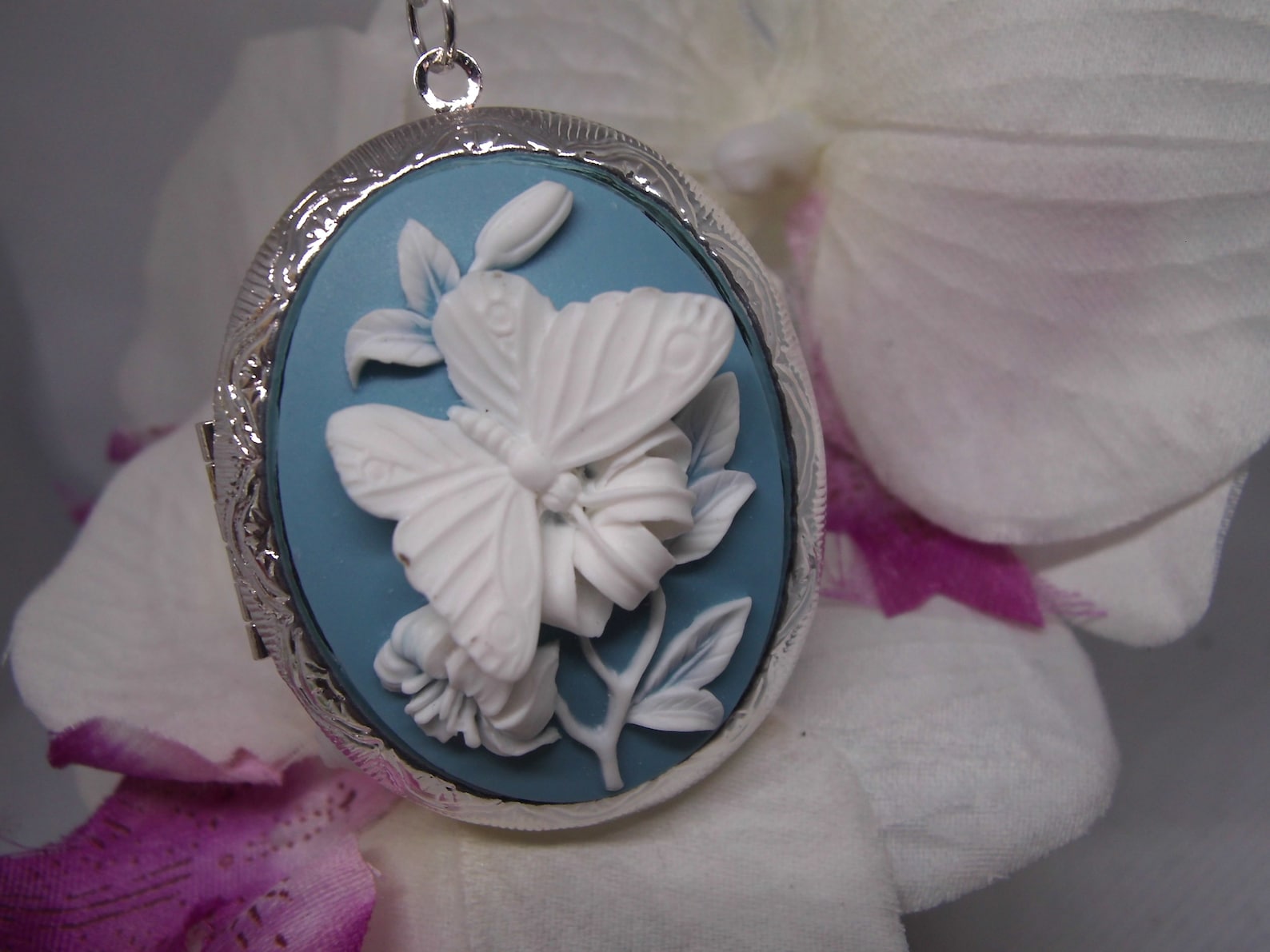 Locket Blue & White Butterfly Cameo Ladies Silver Filegree Art Designer ...