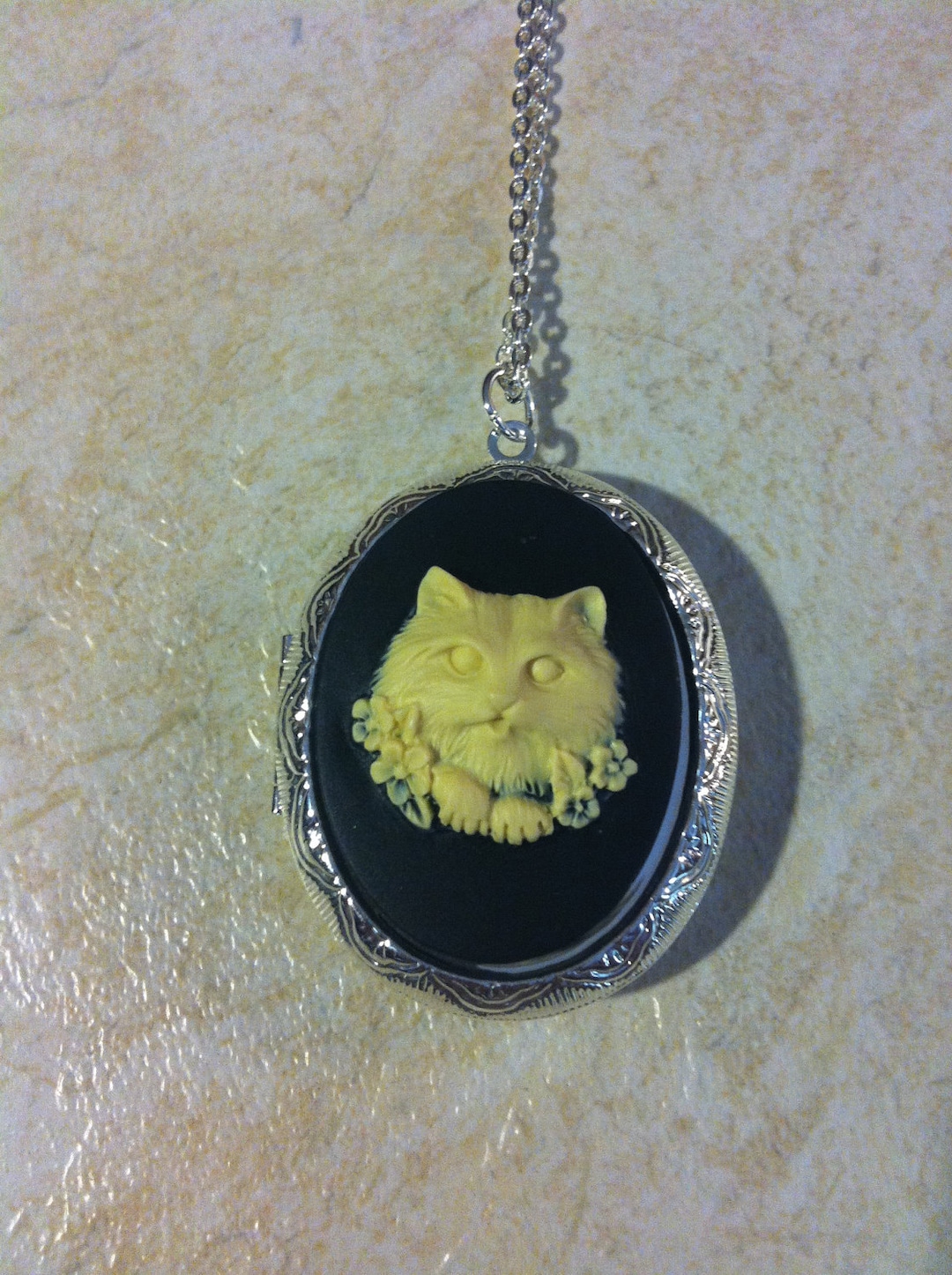 Locket Cat Kitty Antique White & Black Wedding Ladies Silver Filegre ...