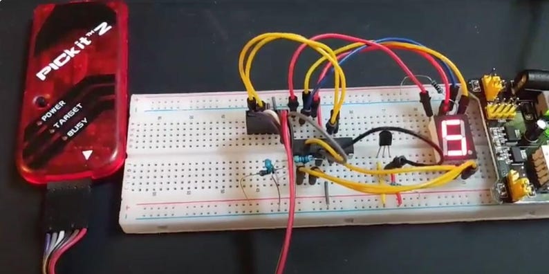 How to Build a 7 Segment Display Digital Thermometer Temperature Monitor. Connecting a PIC16F628 ...