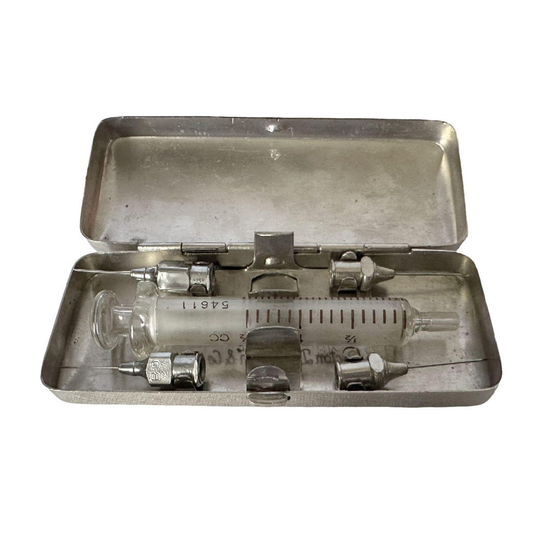 Vintage WWII Era Military Hypodermic Syringe Injection Kit in Metal ...