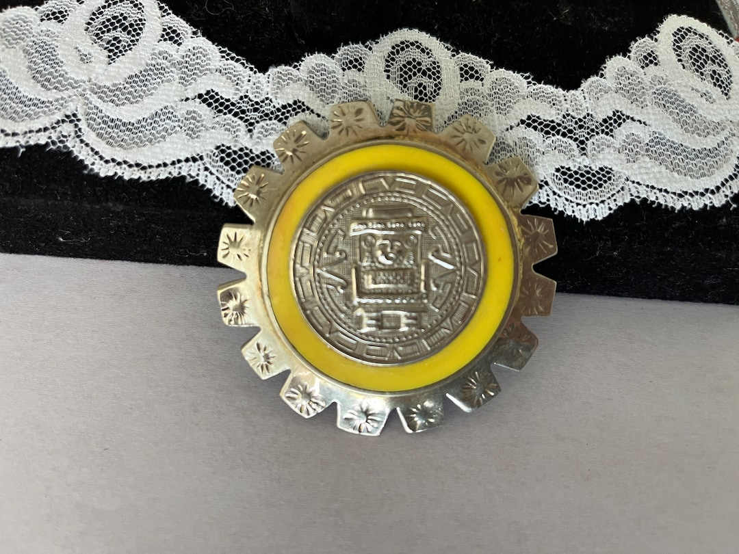 Vintage Hecho En Mexico Sundial Calendar Brooch/pin/pendant With Yellow ...