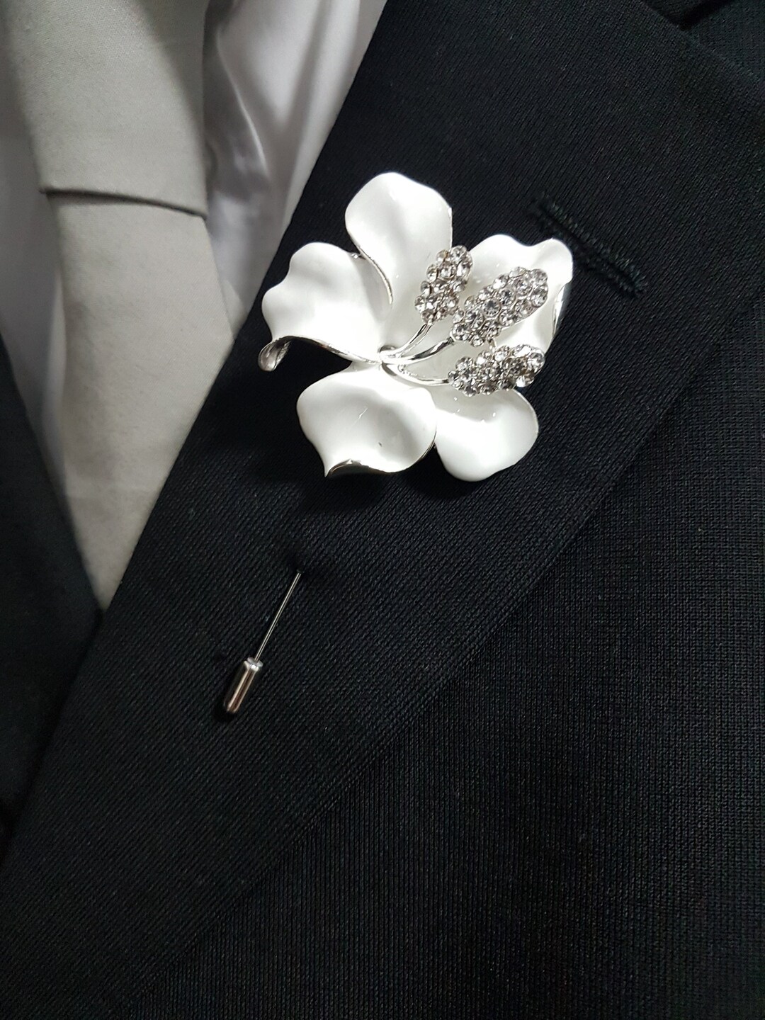 White Flower Brooch Groom Boutonniere. Alternative Flower Lily, Wedding ...