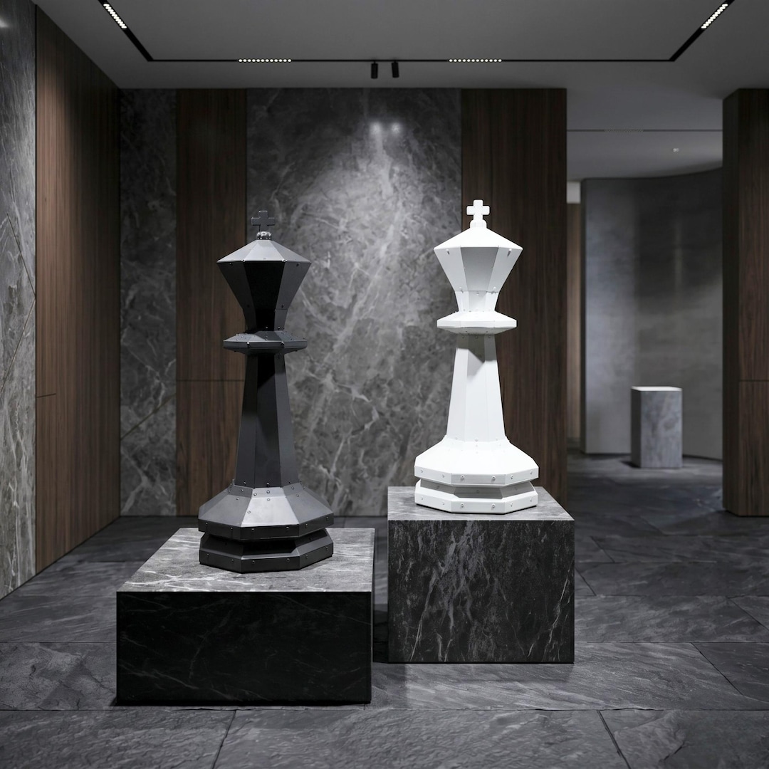 Metal Chess King and Queen Sculptures, Black and White Geometric Chess ...