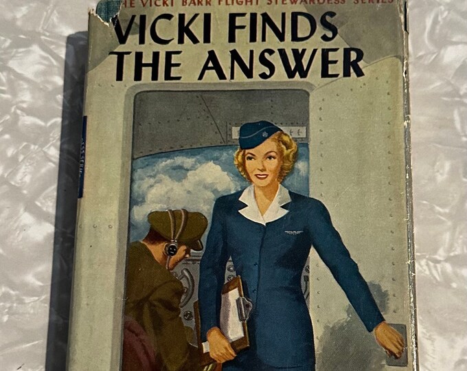 Vicki Barr #2 Vicki Finds the Answer DJ Helen Wells Stewardess Vintage ...