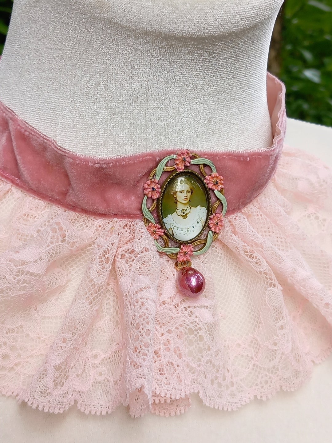 Rococo Style Pink Lace Collar, Ruffled Jabot With Victorian Lady - Etsy